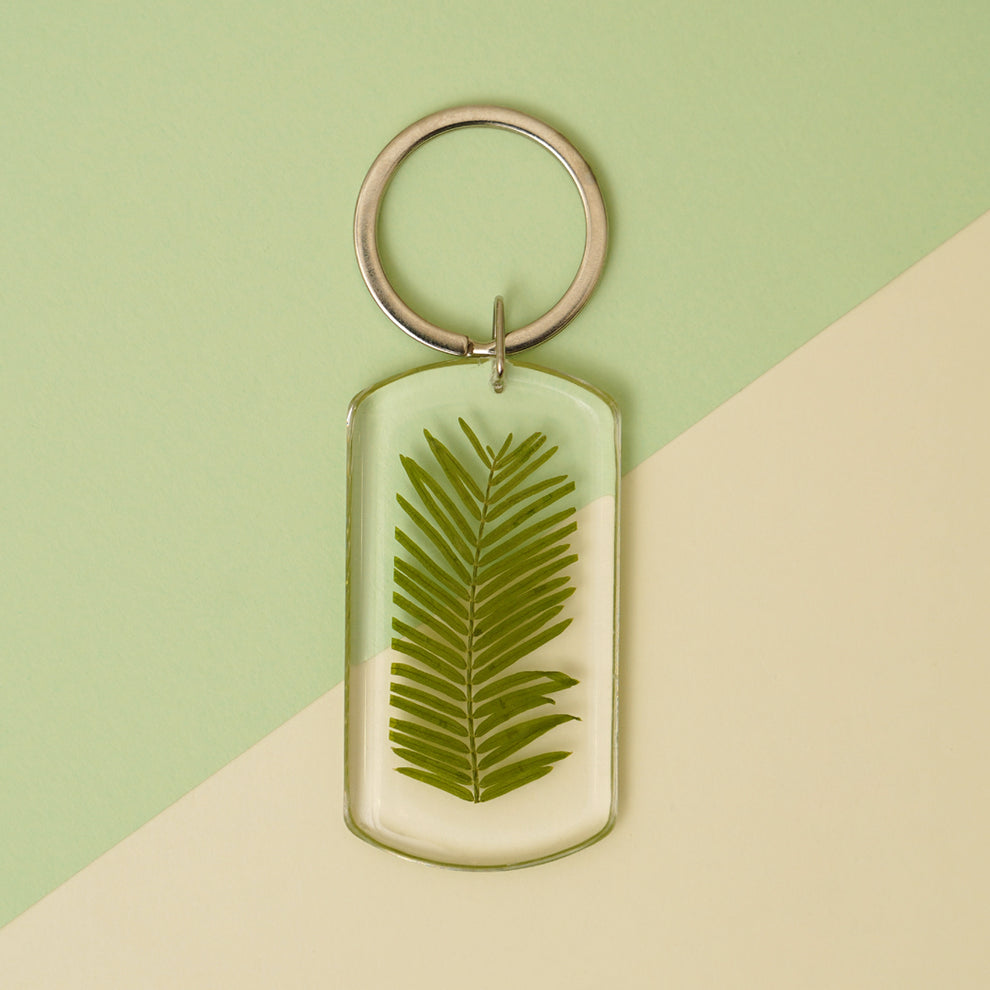 The Fir leaf keychain – Rosa